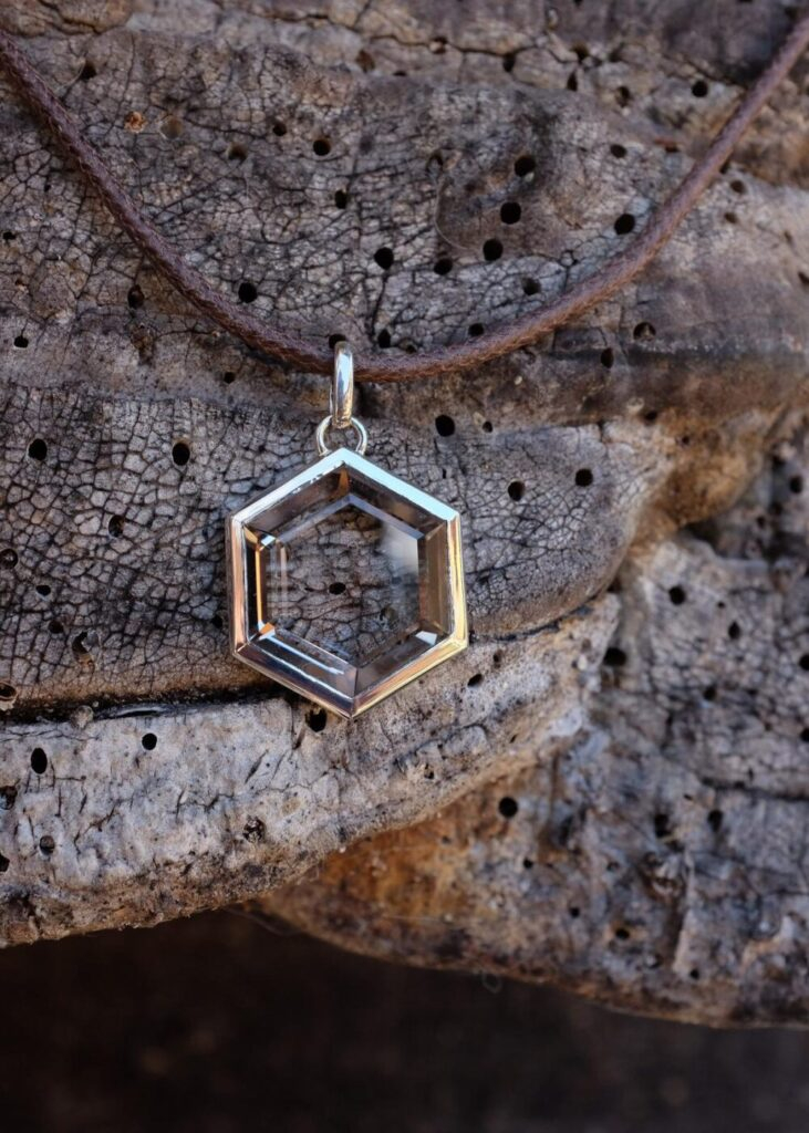Hexagonal Quartz Pendant – MinerAlps